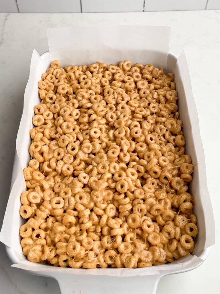 Peanut Butter Cheerio Bars - Midwestern HomeLife