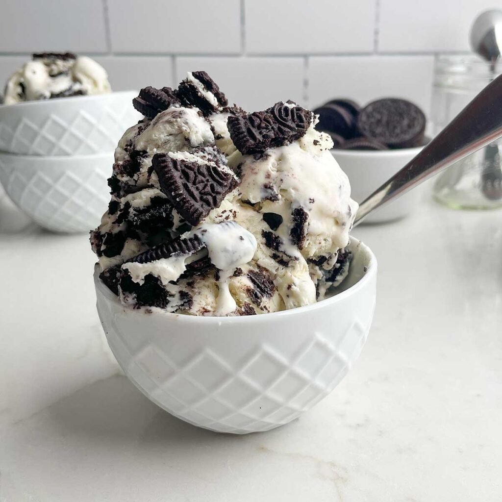 Oreo Ice Cream Recipe (No-Churn) - Midwestern HomeLife