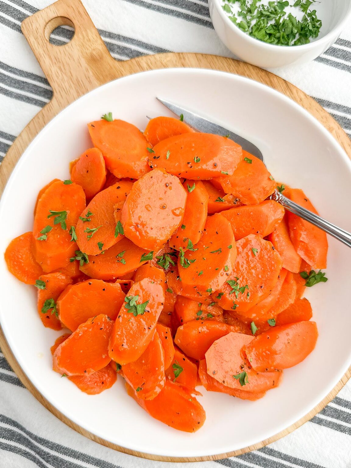 Easy Microwave Steamed Carrots: 2 Ways! - Midwestern HomeLife