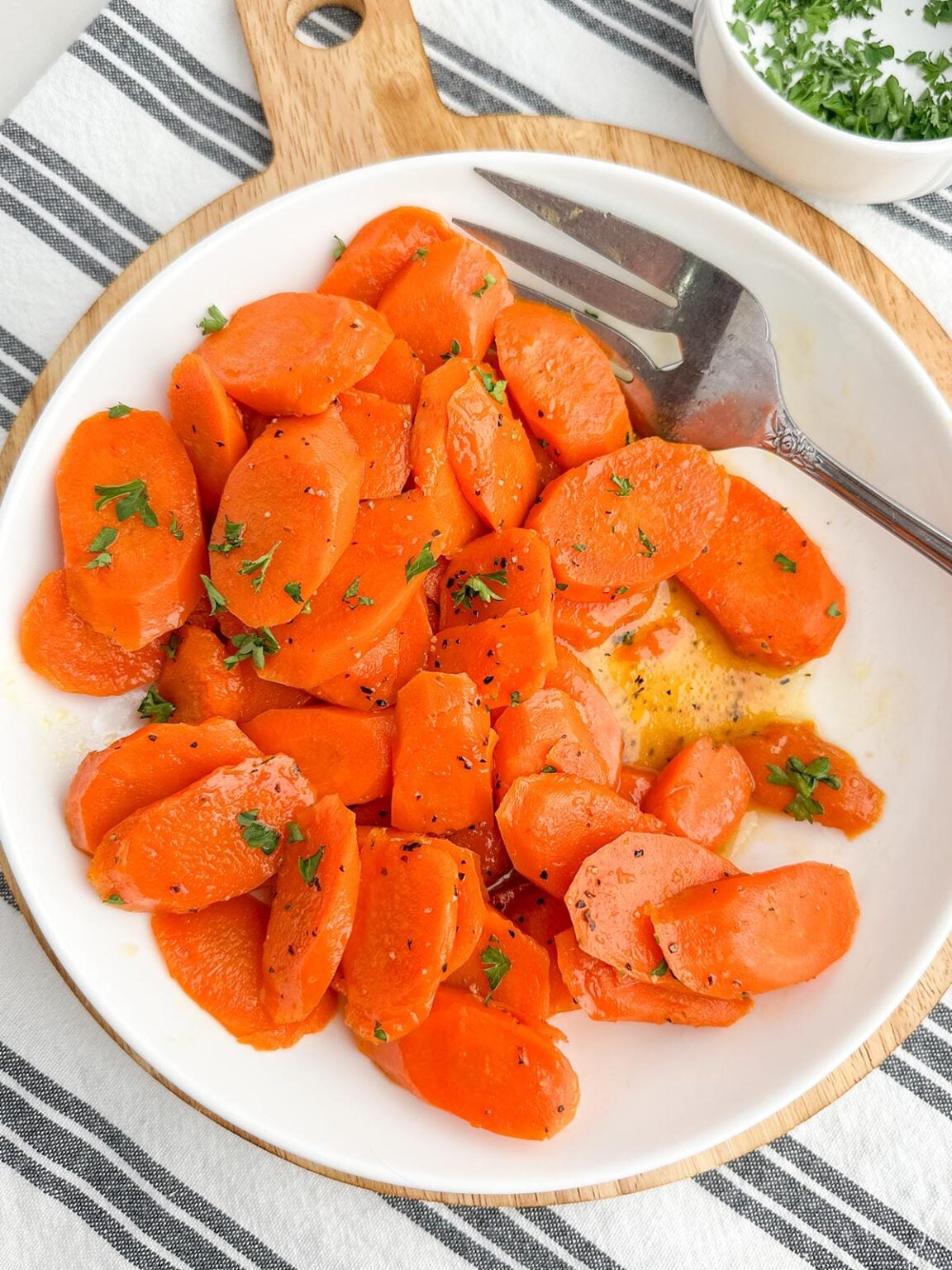 Easy Microwave Steamed Carrots: 2 Ways! - Midwestern HomeLife